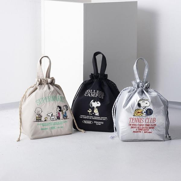 かわいいPEANUTSのキャラクター刺繍がデザインされた簡易保冷バッグです。入り口をキュッと絞れる、使いやすい巾着タイプ。500mlのボトルも入る実用的なサイズなので、ランチボックスやテイクアウトのパックやコンビニでのちょっとしたお買い物に...
