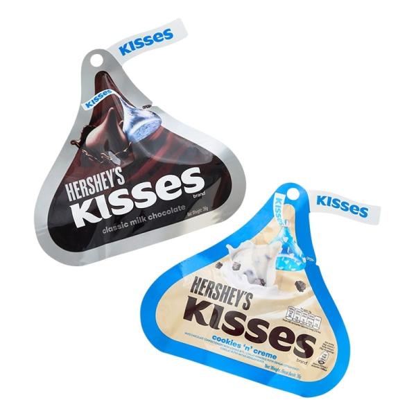 おなじみのキュートな形で愛され続ける「ハーシーキスチョコ」をそのままパッケージしました。もちろんハーシーらしいミルクチョコ独特の香りと風味は、一口ごとにクセになる美味しさです。種類はミルクチョコとクッキー&amp;クリームの2種類。