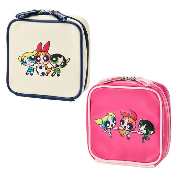 平成レトロなエナメル素材で出来た「THE POWERPUFF GIRLS (パワーパフ ガールズ)」のスクエアポーチ。レトロなカーラーリングがとってもキュートなアイテムです♪マチがあるので化粧品や小物入れとしてもお使いいただけるサイズで内側...