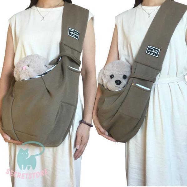 安定感があるのでペットをやさしく包み込みます。?しっかりした軽いコットン素材で、肩部分も広めなので負担も少なく便利です。?シンプルなデザインで洋服や季節を問わずご使用できます。?飛び出し防止のバンドが付属されています。?猫や子犬やお散歩が苦...