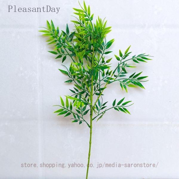 【高い品質】人工観葉植物は高い品質のプラスチック製を採用しておりますが、一枚ずつの葉が鉢から伸びあがっている姿と表面に浮き出た斑が特徴で、遠くから見たらと見間違う程のリアル感です!【自然の表現】柔らかな手触りで、非常にリアル、軽量で耐久性に...