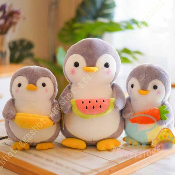 商品内容：ぬいぐるみ ペンギン 商品特徴：可愛くって、抱き心地抜群！■リラックスタイムのお供に♪ 楽な姿勢をサポートしてくれるロングサイズの抱きまくらは横向き寝にぴったり♪ ベッドやソファで腰枕にしても楽ちんです。 ■妊婦さんの足置きなどに...