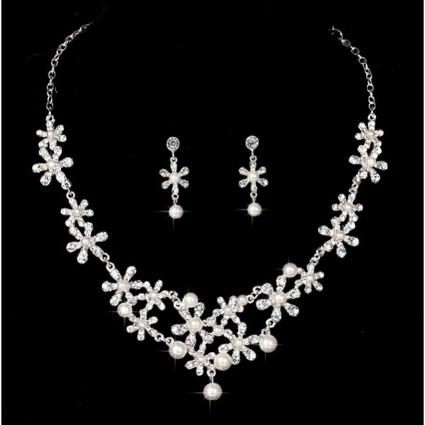 キーワード：花嫁 結婚式 二次会 ネックレス イヤリング ピアス セット ヘッドドレス アクセサリー ウェディング小物 プリンセス 姫系 ゴージャス 上品 ジュエリー 安い ウェディング ウエディング ブライダル 発表会 演奏会 コンサート...