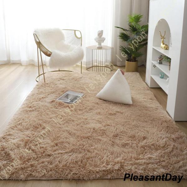 【ご来店ありがとうございます】 1.一年中快適ラグ 夏場の冷房、冬は床暖房 ホットカーペット対応 ラグマットはポリエステルを採用し、サラッとした触り心地で、冬は暖かく（耐熱試験も合格済みのでホットカーペット?床暖房に対応）、夏はサラサラので...