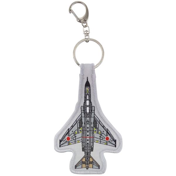 ししゅうおりタグキーホルダー 機体型 F-4EJ改です。機体のディテールやカラーを１つ１つ糸を織り込んだ「織り加工」で再現しています。F-4EJは、米空軍のF-4Eを改造した戦闘機で、日本での運用には不必要な装備を取り除き、データ・リンクを...