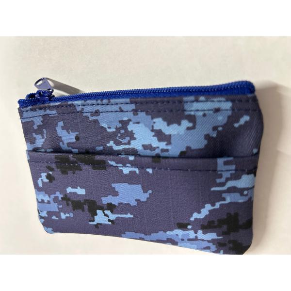 小銭入れファスナー 海自デジタル迷彩です。素材は丈夫で小銭をコンパクトに収納できます。※生地の使用箇所により柄が異なります。サイズ：約W12.5×H9cmレディース メンズ ブランド ラバー 革