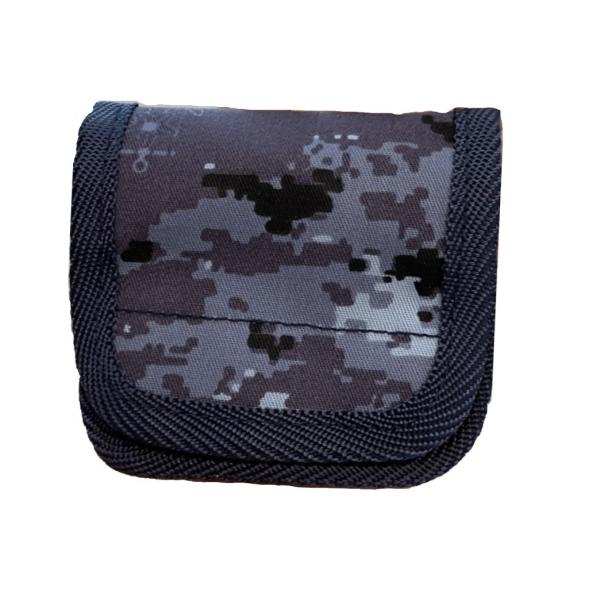 小銭入れマジック 海自デジタル迷彩です。素材は丈夫で小銭をコンパクトに収納できます。※生地の使用箇所により柄が異なります。サイズ：約W8.5×H8cm日本製レディース メンズ ブランド ラバー 革