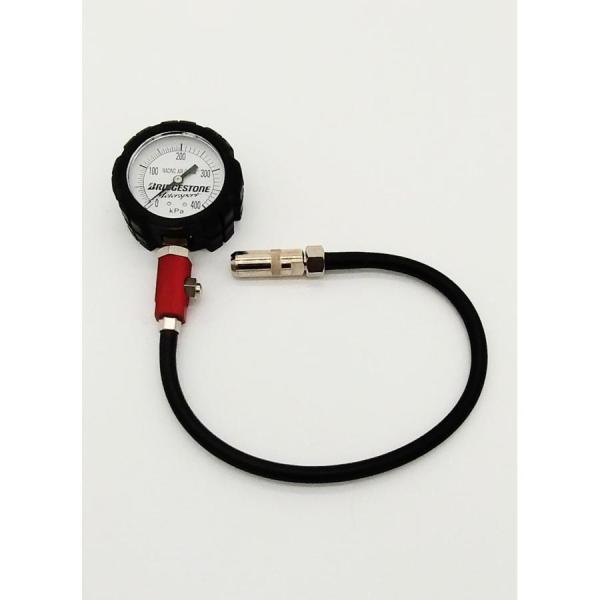 メーカー名：ブリヂストンメーカー品番：61103001ストレートチャック 乗用車・四輪レース用 能力0.1-4.0(kg/c-) (最小目盛0.1kg/c-)販売備考：ストレートチャック (61103001)