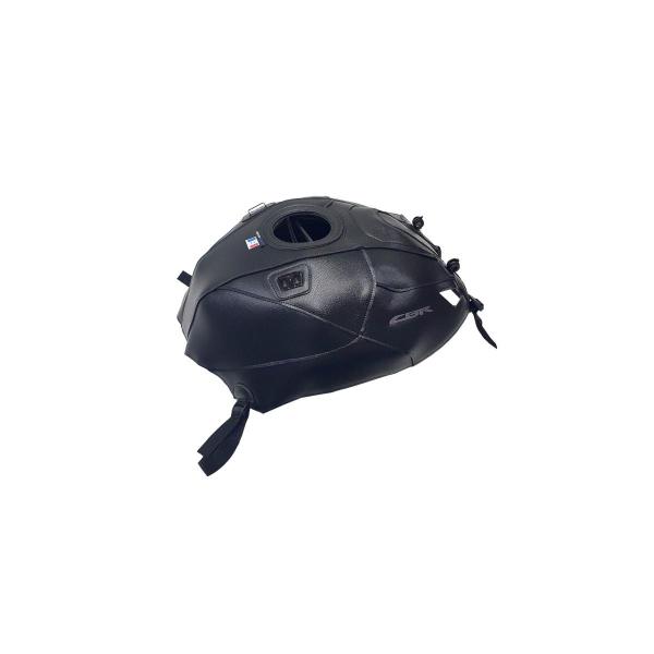 メーカー名：バグスターメーカー品番：1794Uヨーロッパのバイク文化が生んだタンクをカバーするための商品。幅広いカラーバリエーションで、愛車のイメージチェンジに最適です。タンクの保護はもちろん、専用タンクバッグのベースとしてもご使用いただけ...