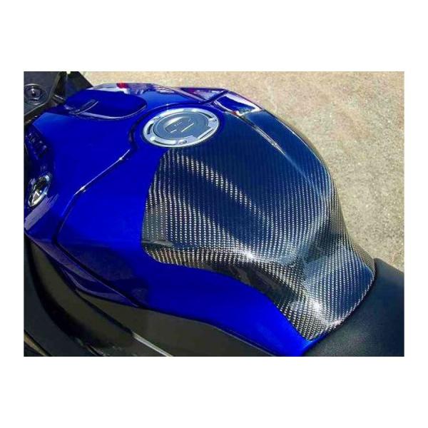 メーカー名：クレバーウルフメーカー品番：15R1-108-03販売備考：カーボン/綾織適合情報：ヤマハ[YAMAHA] YZF-R1 15-材質[素材]：CFRP：カーボンタイプ：綾織備考：※ベルトのフックやファスナーによるタンクの傷を防ぎ...