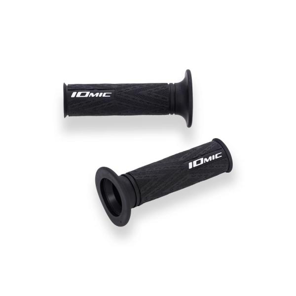 メーカー名：イオミックメーカー品番：IX01WH販売備考：グリップボンドは使用できませんのでご注意ください。カラー：グリップ本体：ブラック/ロゴ：ホワイトサイズ：φ22.2材質：エラストマー（樹脂）内容量[数量]：左右セット形状：エンド形状...