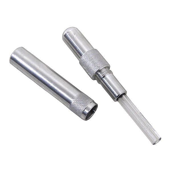 アルミのバフ掛け仕様ストロータイプの油面ゲージとなります。フロートチャンバーカバーをあけることなく、油面を測定できる油面ゲージです。ジェットカバーをあけ、フロート室にこの油面ゲージを刺し込み、ゲージ上部の穴を指でふさいだ状態でゲージを引き上...