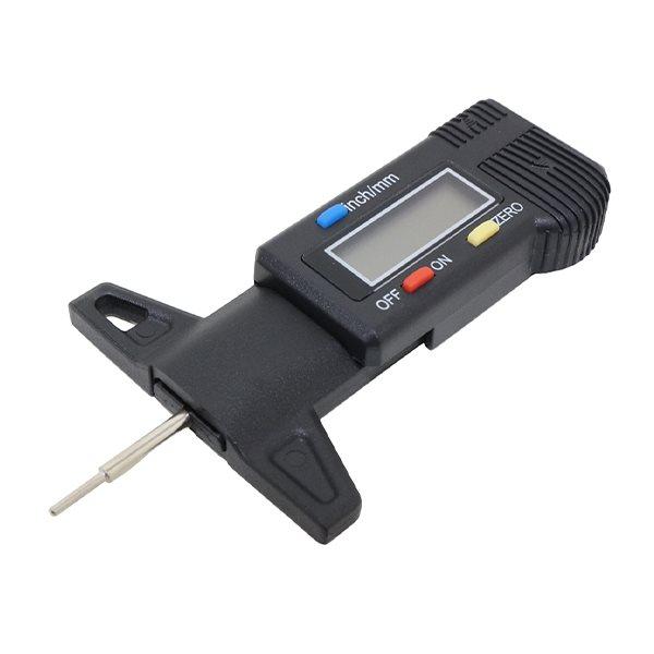 二輪車から大型トラックまで対応、タイヤ溝を高精度測定！0.01mm単位で溝の深さをしっかりチェック。軽量・コンパクトで持ち運びもラクラク。■セット詳細表示：液晶測定範囲：0〜25.4mm測定精度：0.01mm 0.005インチ測定単位：mm...