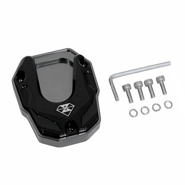 高強度アルミニウム合金汎用タイプのバイクサイドスタンドプレートです。未舗装地（砂利・土など）での駐車時に、沈み込みや転倒を防止し、安定性を向上。設置面積を広げることで、プレートにかかる力を分散します。カスタム好きや、バイクをカッコよくおしゃ...