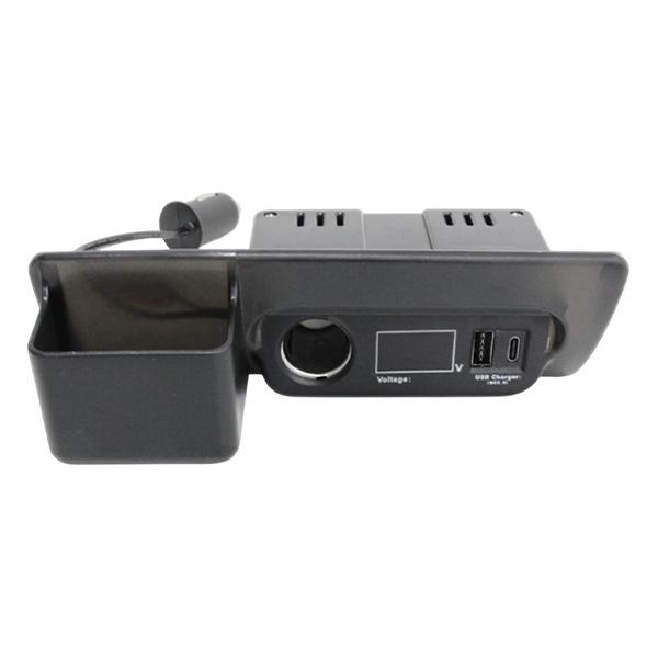 純正灰皿と交換する増設電源ユニットです。取付は灰皿ケースと交換するだけなので、とっても簡単です。車両電圧/シガーソケット/USBポート/タイプC/ブルーLEDのマルチ機能！スマートフォンの充電に最適です。※灰皿は使用出来なくなります。メーカ...