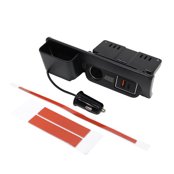 純正灰皿と交換する増設電源ユニットです。取付は灰皿ケースと交換するだけなので、とっても簡単です。車両電圧/シガーソケット/USBポート/タイプC/ブルーLEDのマルチ機能！スマートフォンの充電に最適です。※灰皿は使用出来なくなります。メーカ...