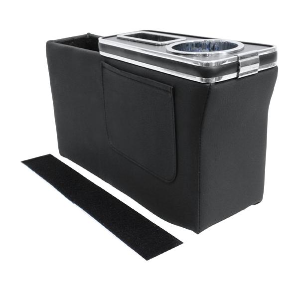 表面に高級レザーを使用しておりますので柔らかくて肌触りの良い仕上がり！スマホなどの小物を便利に収納できるスペース付き。ボックスにはカップホルダーが付いております。メーカー：ダイハツ車種：タフト型式：LA900S LA910S年式：R2.6〜...