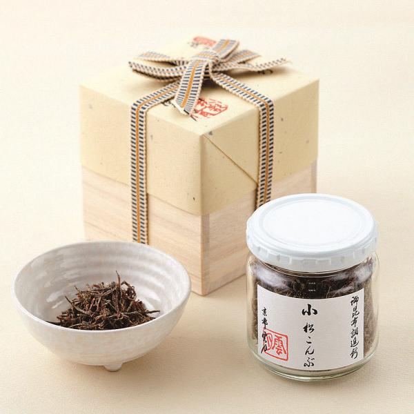 小松こんぶは雲月の懐石料理の中から生まれた一品。やわらかく、塩分を控えあっさり上品な細切こんぶに仕上げております。体裁もよく、ご進物にも重宝します。