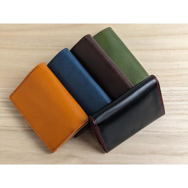 本革・栃木レザー /カードケース/コンパクト/使用している 革は全て最高級の栃木レザー【栃木レザーとエイジングについて】栃木レザーでは、手間のかかる昔ながらの鞣し工程を頑なに守り続けています。鞣しには有害な薬品類は一切使わず、ミモザの樹皮か...