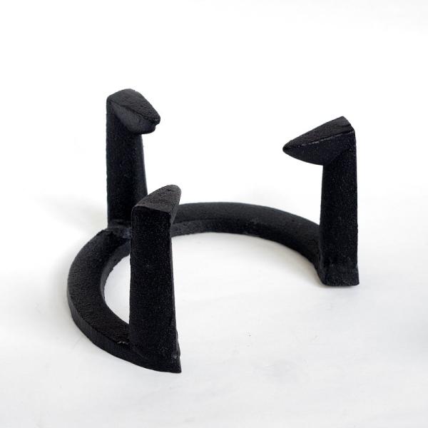 商品名：  五徳（鋳物） 素材/全成分：  鋳物 サイズ：  五徳（中） 直径160mm 高さ92mm