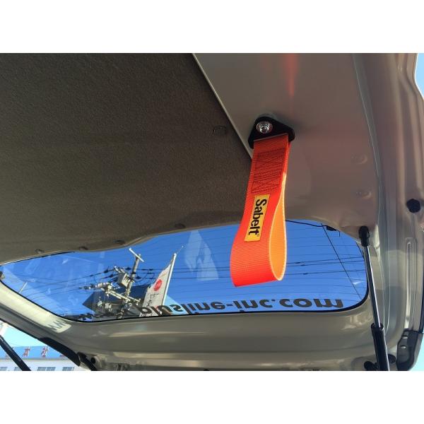 HIGH STYLE ゲートストラップです！リフトアップして高くなってしまったリアゲートに必須アイテム！ストラップはレース用シートベルトで有名なサベルト製を採用！取り付けには専用バックプレートを使用しゲートの変形を防ぎます！また、ゲートを閉...