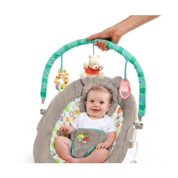 柔らかな座り心地のバウンサー。プーさん型になったヘッドサポートとキュートな仲間たちがプリントされたシートが優しく赤ちゃんを包み込みます。７曲のメロディとバイブレーション機能付き。  ・商品サイズ：W50×D58×H57cm、重量:2640g...