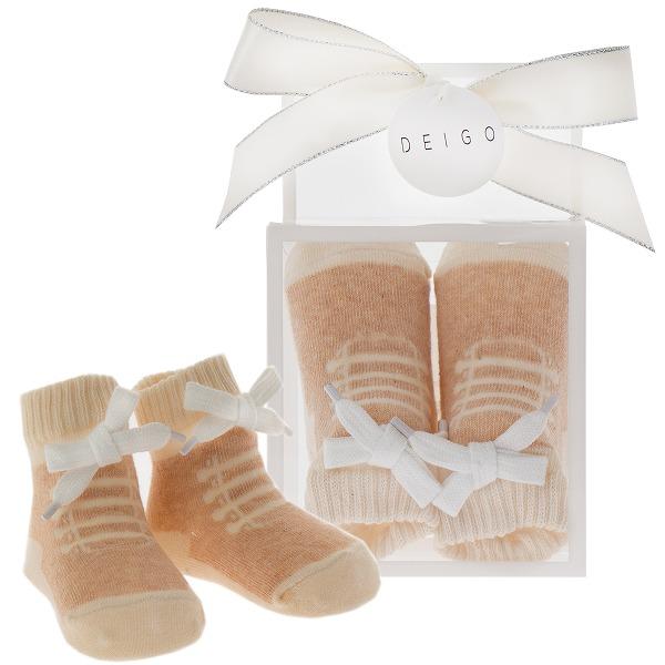 可愛いベビーの小さな小さなソックスです。抱っこされた足のつま先や、バギーからピョコンと飛び出したつま先がとってもキュートになっちゃいます。ソックスは日本製なので履き心地もとっても柔らかです。ソックスには柔らかくて脱げにくい「L字加工」がされ...
