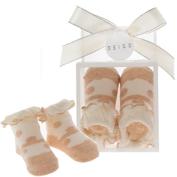 可愛いベビーの小さな小さなソックスです。抱っこされた足のつま先や、バギーからピョコンと飛び出したつま先がとってもキュートになっちゃいます。ソックスは日本製なので履き心地もとっても柔らかです。ソックスには柔らかくて脱げにくい「L字加工」がされ...