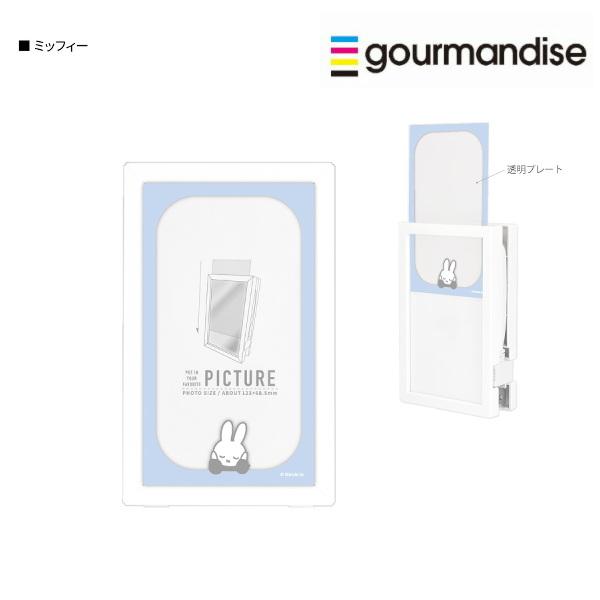 家庭用コンセントから2個口のコンセント・3ポートのUSBに給電できるACタップです。(AC出力：最大1400W)正面はフォトフレームになっており、お気に入りの写真などを飾ることができます。(収納可能用紙寸法：約123×68.5×0.5mm)...