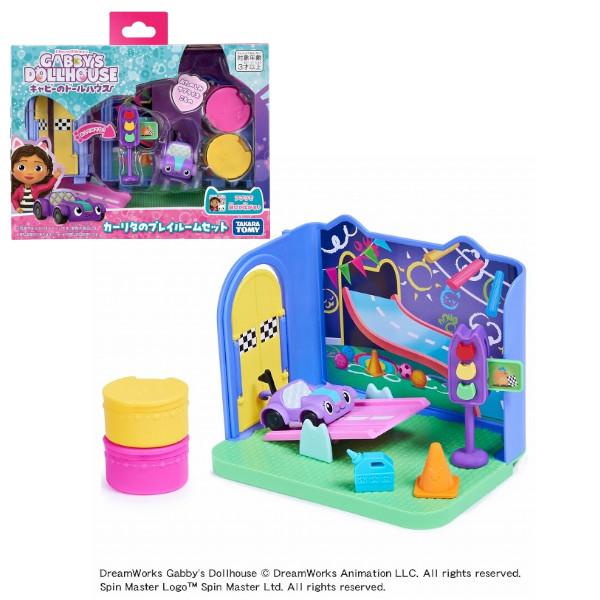 お部屋・フィギュア・家具・小物がセットになったカーリタのプレイルームです。・車輪が動くフィギュアとシーソーのスロープつき。・ボタンを押すと信号機のフラッグが飛び出します。・付属のネコちゃんボックスの１つに付いているコードをスマホで読み取ると...