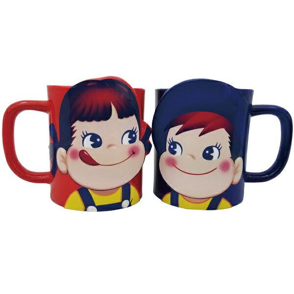 不二家のマスコットキャラクター ペコちゃんが食器になりました。大人にも懐かしいレトロな雰囲気。   【セット内容】マグカップ赤×1,青×1・サイズ　：約8.5×11.7×10.5cm・容量　:約300ml・重量　:0.7kg ・素材　:磁器...