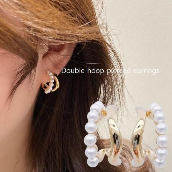 異なる2連の半円がお顔まわりを華やかに演出。デイリー使いしやすい、大人上品なピアス。【素材について】合金【カラーについて】生産ロットにより柄の出方や色の濃淡が異なる場合がございます。お使いのモニターや撮影時の光の加減などにより画像と実際の商...