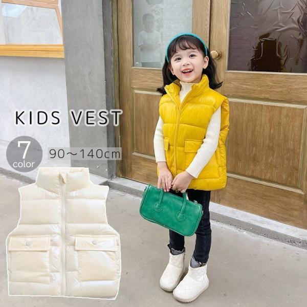カジュアルスタイルにぴったりの子供用ダウン風ベスト。中綿入りで暖かく着脱もしやすいので、寒い季節の体温調整にぴったりです♪【サイズについて】画像をご参照ください。【素材について】ポリエステル【カラーについて】生産ロットにより柄の出方や色の濃...