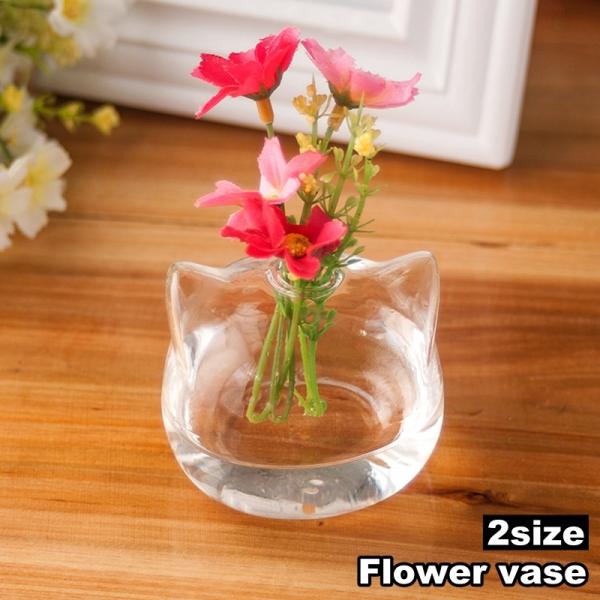 猫デザインが可愛い花瓶です。リビングや玄関などのお花の装飾に♪【サイズについて】画像をご参照ください。【素材について】ガラス【カラーについて】生産ロットにより柄の出方や色の濃淡が異なる場合がございます。お使いのモニターや撮影時の光の加減など...