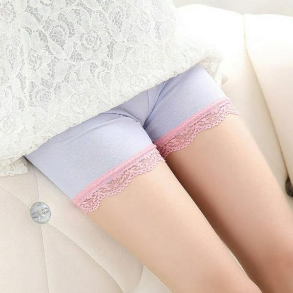 レースが可愛いキッズ用のペチコートパンツです。※商品の性質上、手洗いでのお洗濯をお勧めしております。【サイズについて】画像をご参照ください。【素材について】95%綿 5%ポリウレタン