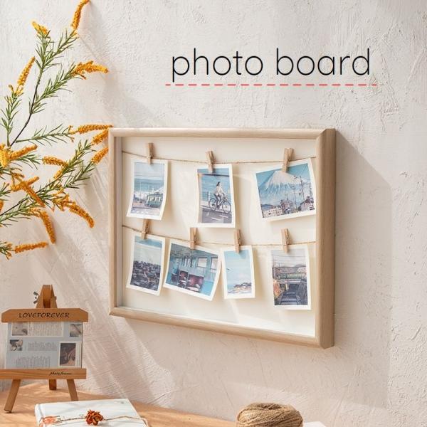 木製のフォトボードです。明るめのカラーなのでお部屋や写真に明るい印象を与えるデザインになってます♪【サイズについて】画像をご参照ください。【素材について】合成ボード【カラーについて】生産ロットにより柄の出方や色の濃淡が異なる場合がございます...