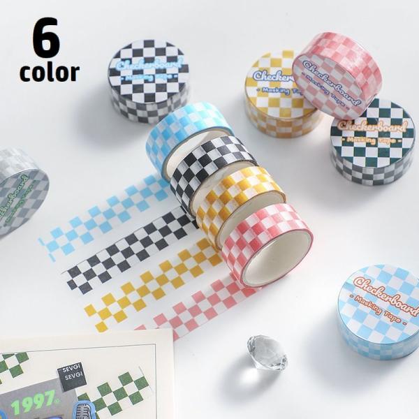 ブロックチェック柄のマスキングテープ。手帳や日記、お手紙などのデコレーションにおすすめのアイテムです◎【サイズについて】画像をご参照ください。【カラーについて】生産ロットにより柄の出方や色の濃淡が異なる場合がございます。お使いのモニターや撮...