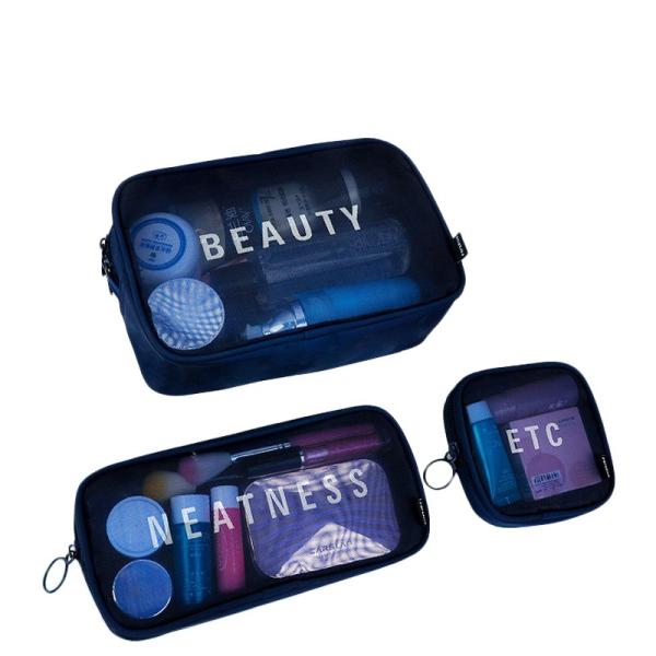 大中小のサイズがあって使いやすいポーチです。化粧ポーチや旅行にもおすすめです♪【サイズについて】大:22cm×14cm×8cm中:22cm×10cm×2cm小:11cm×11cm×2cm【素材について】ナイロン【カラーについて】生産ロットに...