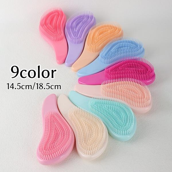 持ちやすい形状のヘアブラシです。程よい柔らかい櫛先で気持ちいいブラッシング！【サイズについて】画像をご参照ください【素材について】プラスチック【カラーについて】生産ロットにより柄の出方や色の濃淡が異なる場合がございます。お使いのモニターや撮...