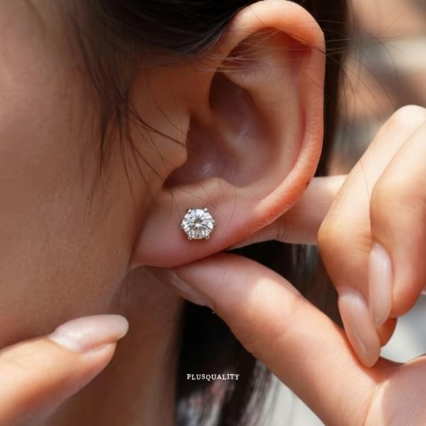 再入荷しました。お手頃 ベーシック レディース モアサナイト ダイヤピアス 0.5ct 5mm販売価格の下に期間限定クーポン配布アレルギー対応 スターリングシルバー 両耳用 スタッド  ピアス  大人気 金属アレルギー対応 アクセサリー 結...