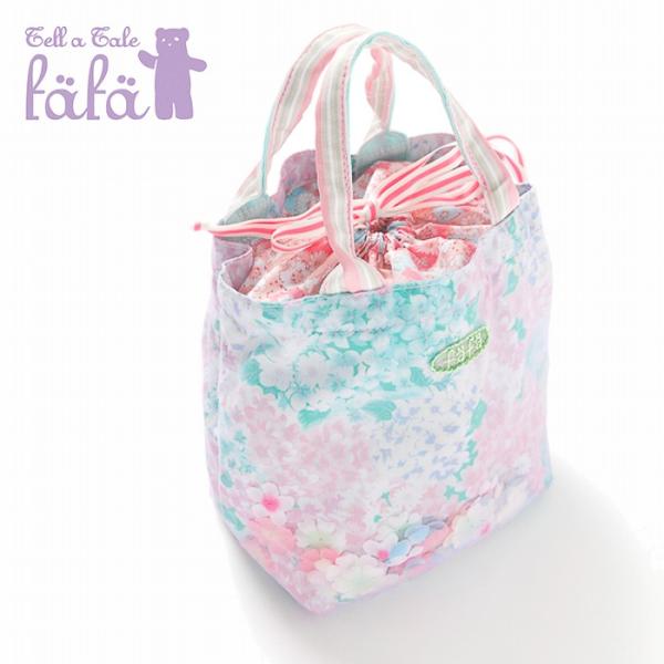 ■スタイル■ NEOLA 造花入りトートバッグ グリーンマルチフラワー 6177-0002t ■ブランド■ fafa フェフェ■コメント■ころころと造花が遊ぶ人気のトートバッグ♪巾着タイプで使いやすさバツグン!持ってるだけでも心躍るアイテム...