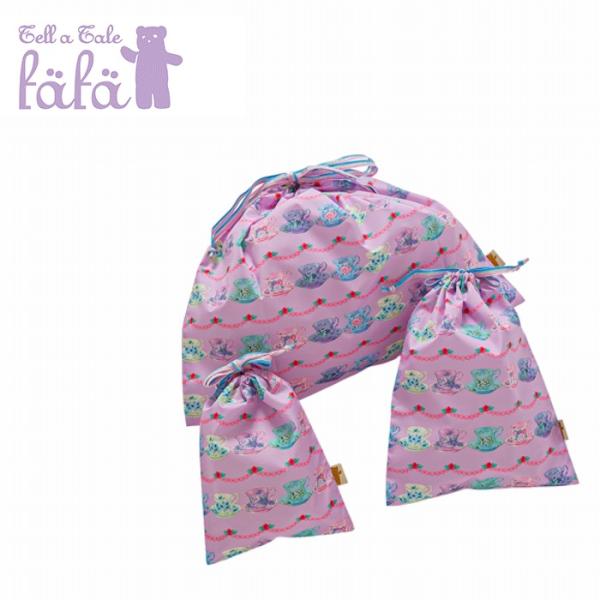 ■スタイル■ CAMILLA 3点巾着セット ライラックティーカップ 6325-2001 ■ブランド■ fafa フェフェ ■コメント■持っているだけで毎日のお出かけがたのしくなるような、レイン素材の巾着セット。3サイズあるので、体操服など...