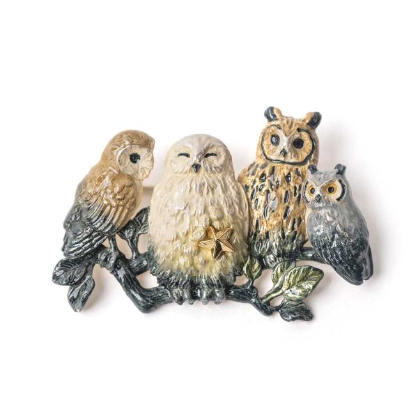 ■スタイル■ 夜の話題ブローチ Night Topics pb150 ■ブランド■ Palnart Poc パルナートポック ■コメント■真夜中の森の中で一つだけ輝く不思議な星をイメージしたブローチ。近づいてみるとスヤスヤ眠るシロフクロウの...