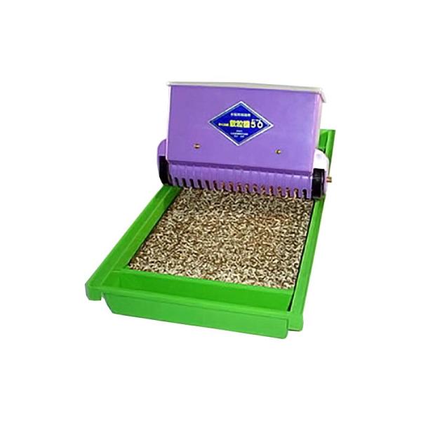 水稲苗箱施薬剤「デラウスプリンス」がだれにも簡単に散布できます。１箱に粒剤50ｇを均一に散布します。手軽で操作も簡単な手動タイプです。ガードレールの長さ調整で異なる育苗箱にも対応できます。ガードレールは「みくに式種まき機」と共用できます。　...