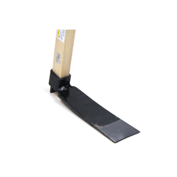 本職仕様 鍛造備中鍬◇特徴職人が手仕上げで仕上げた鍛造品。ハンマーによって鍛えらた鋼は粘り強く、耐久性に優れています。職人技により各部の厚みのバランスを調整し作業しやすい角度に仕上げています。本職用の大型鍬は荒い土地の開墾から収穫まで、鍛造...