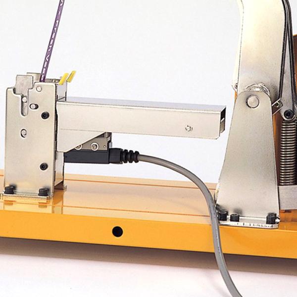 マックスの野菜結束機、おびまるの「HT-M2/PU(AN)」用のテーブルスイッチです。結束物をテーブル部に押し付けると、自動的にスイッチが入ります。