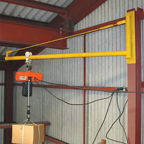 パイプジブクレーン●パイプをトロリーのレールとして使った軽量ジブクレーンです。●ウォール型で180°回転します。●ボルト締めか溶接でお取付けください。●パイプは配管用炭素鋼鋼管40A（3.5mm厚）で堅牢です。●パイプトロリーは1台ついてい...