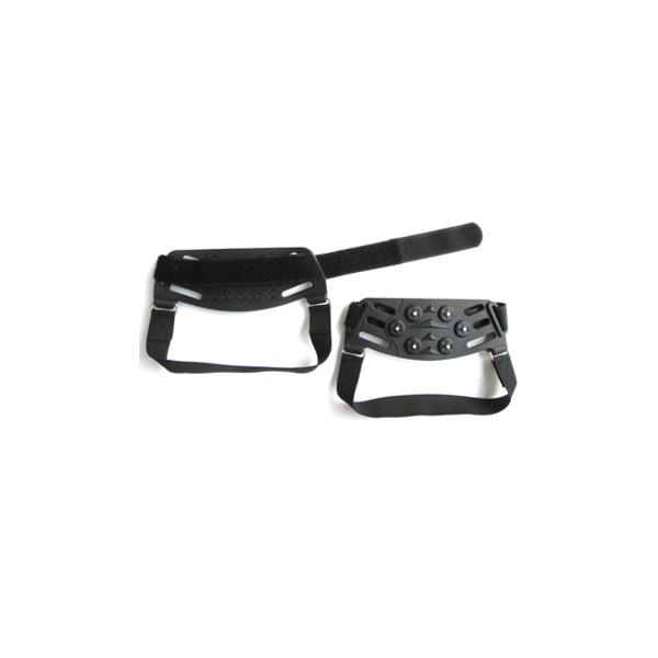 雪道や凍結道路での転倒防止に。「はずれ」を防ぐベルト仕様。着脱も簡単で便利です。携帯に便利な収納袋付です。商品仕様サイズ　M　23.0〜26.0cm材質　合成ゴム・ナイロン・カーボンスチール・他