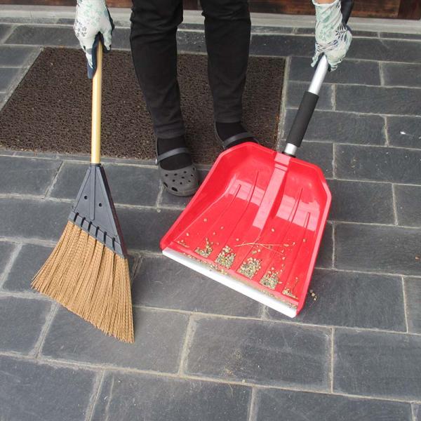 ▽玄関周りやベランダの雪かきに。▽家周り清掃の大型チリトリにも。▽仕様【材質】ポリプロピレン・アルミ合金・他【サイズ】約幅37×長さ71cm
