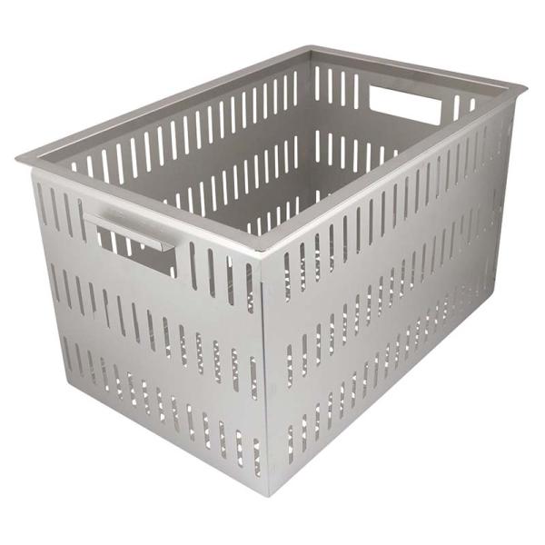 ・さまざまな場面で多目的に活用できるコンテナです。・耐久性と耐食性に優れたステンレス製です。・野菜の保管・運搬・洗浄などに最適です。・積み重ねて使用が出来ます。・穴形状：【側面】スリット【底面】角穴・サイズ：515×340×H290mm・重...